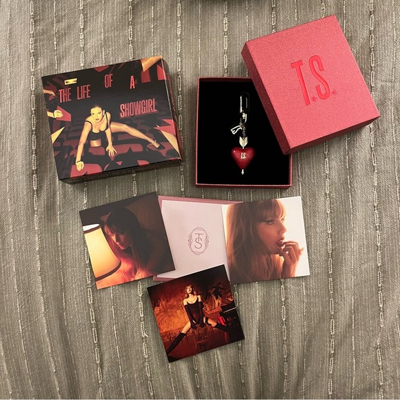 Taylor Swift | Media | Taylor Swift The Life Of A Showgirl Deluxe ...
